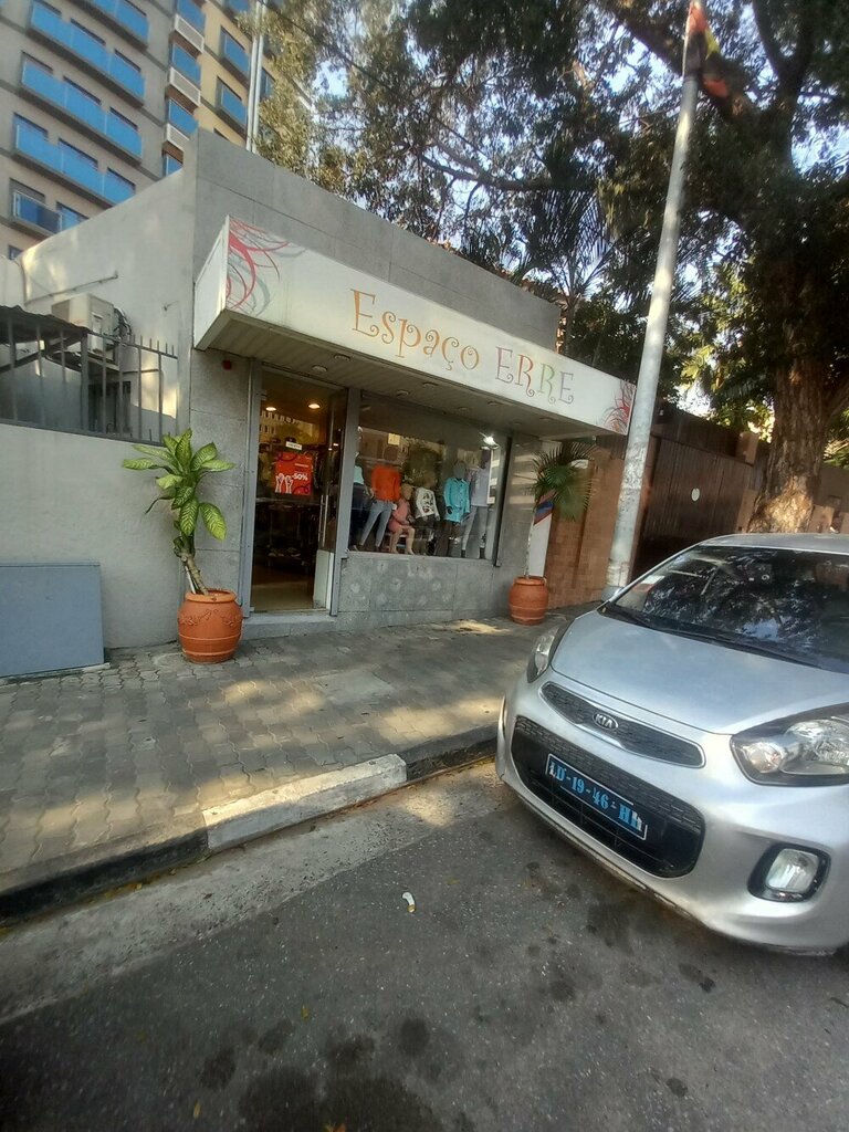 Giyim mağazası Espaço Erre, Loanda, foto