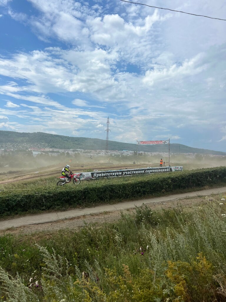 Otomobil pisti Автодром, Uçaly, foto