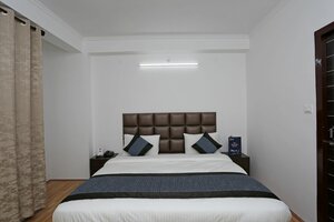 Oyo 8985 Summer King (State of Tamil Nadu, Blue Line, High Court), otel  Uttarakhand'dan