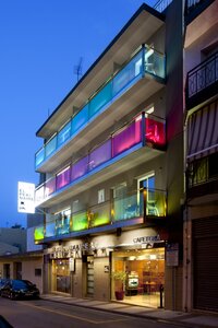 Pensión El Pekinaire (Calle Colom No:61, Calella), otel  Katalonya'dan