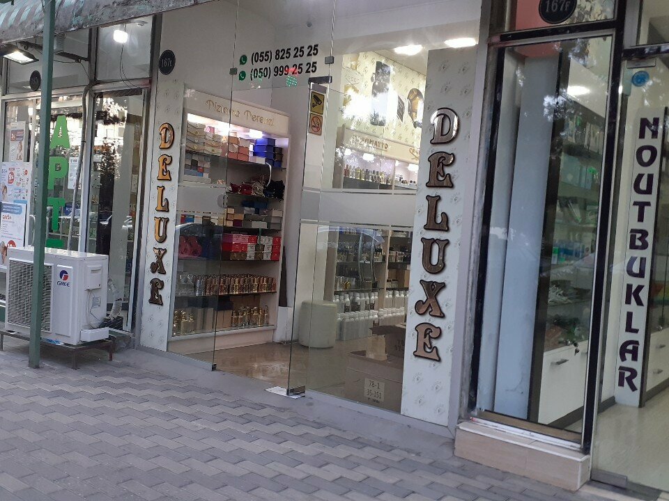 Kozmetik ve parfümeri mağazaları Deluxe, Bakü, foto