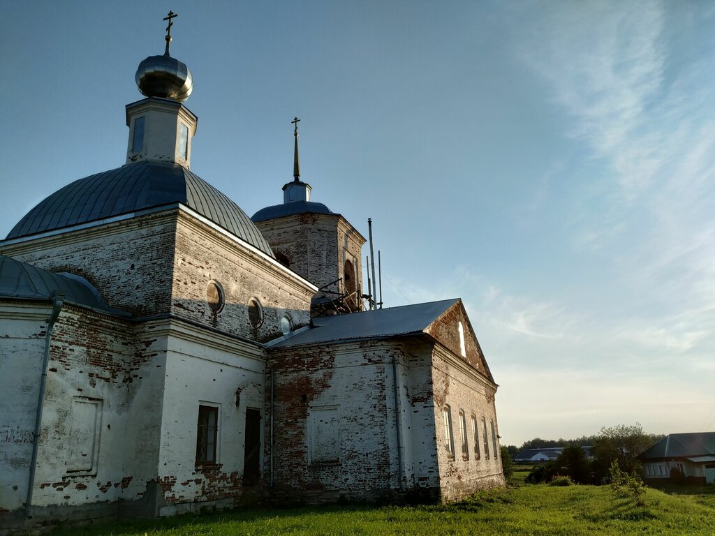 Ortodoks kiliseleri Tserkov Mikhaila Arkhangela V Sazhino, Permski krayı, foto