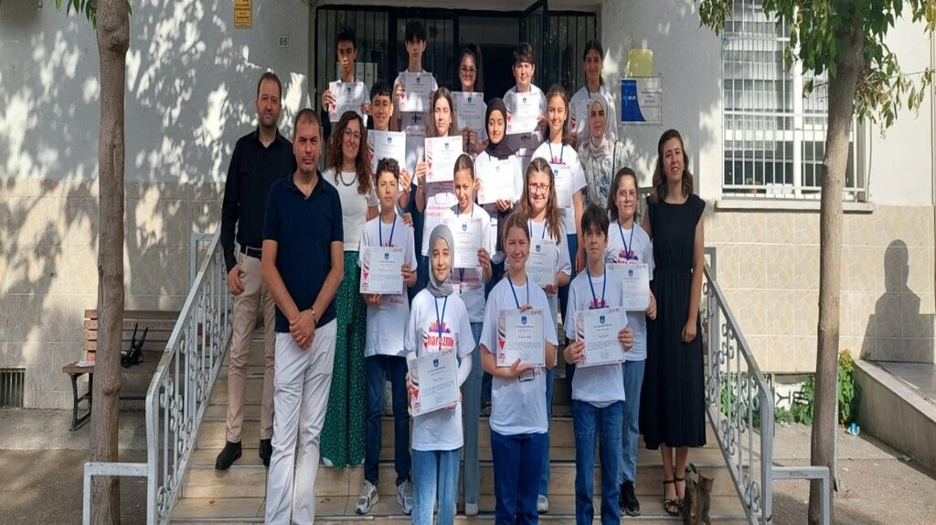 Ortaokul Altıparmak Fethi Açançiçek Ortaokulu, Bursa, foto