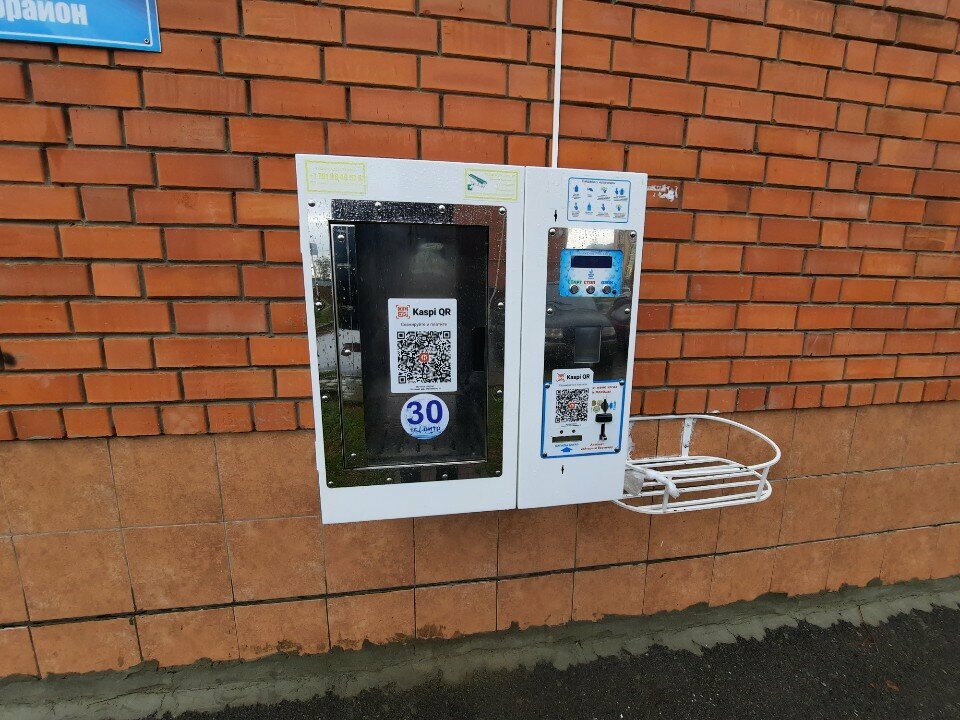 Su satışı Tretiy kran, Kostanay, foto