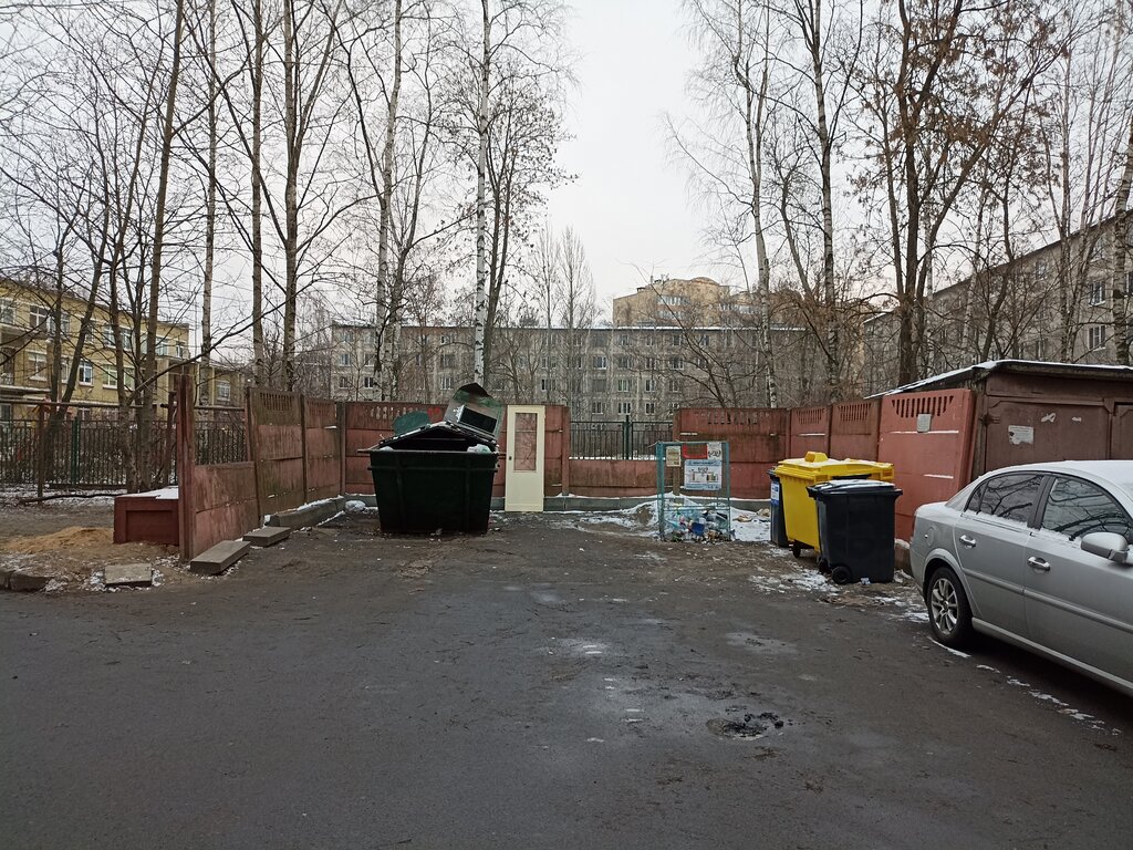 Çöp alanları Trash and garbage disposal area, Saint‑Petersburg, foto