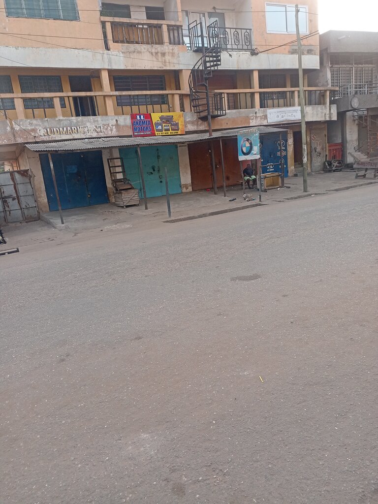 Otomobil yedek parçaları Frank Motors, Akra, foto