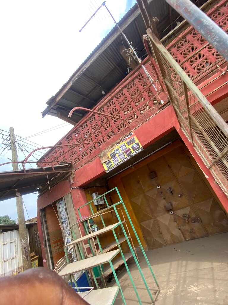 Otomobil yedek parçaları Car Battery Shop, Akra, foto