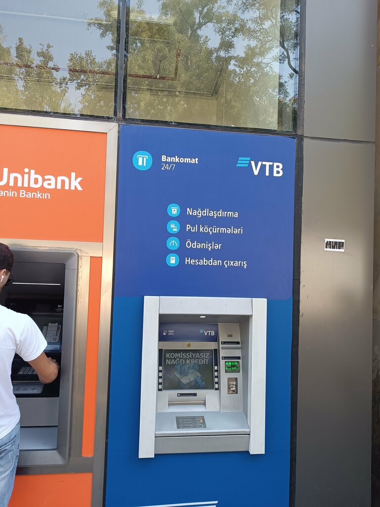 ATM'ler Vtb bank bankomat, Bakü, foto
