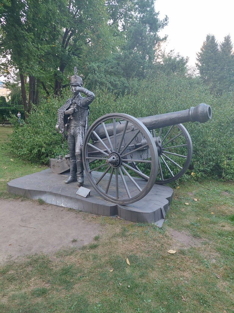 Park, sokak heykeli Артиллерист, Minsk, foto