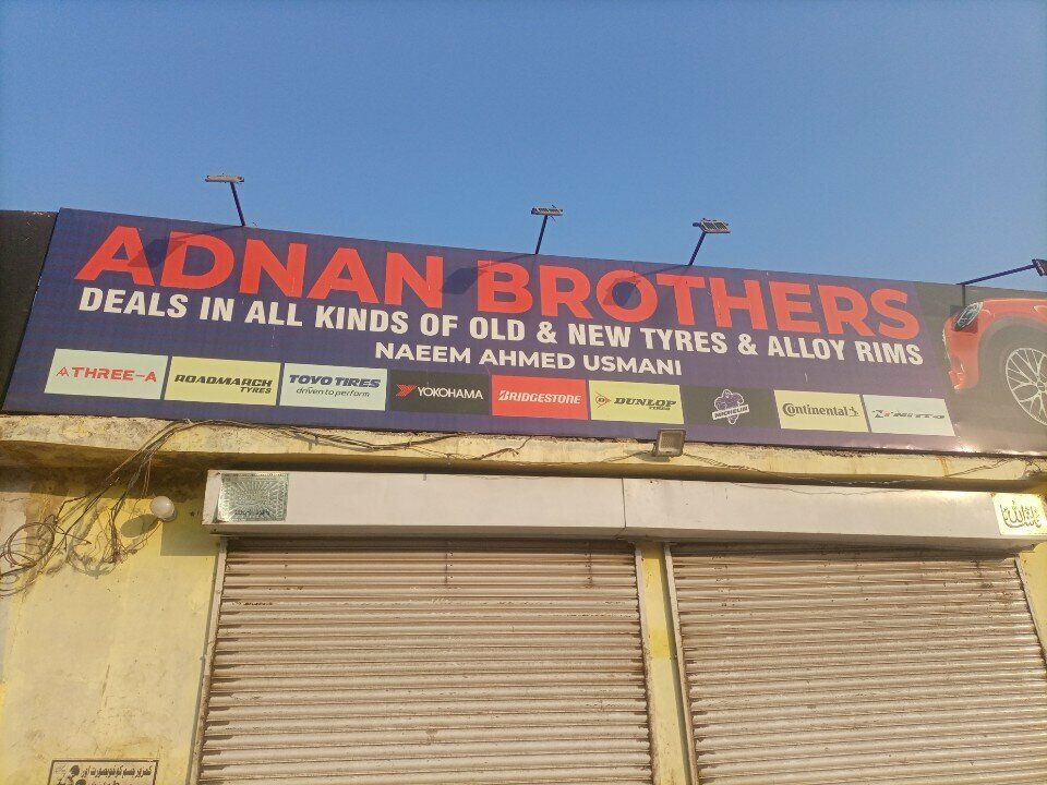 Jant ve lastikçiler Adnan brothers, Karaçi, foto