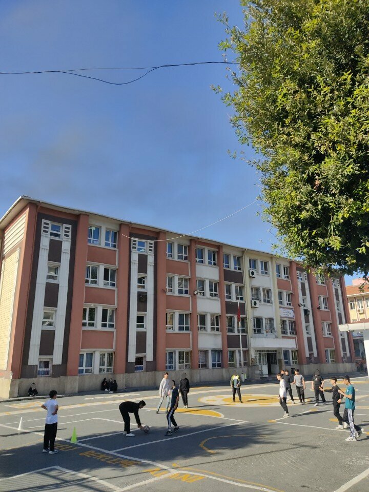 Ortaokul Kocaragıppaşa Ortaokulu, İstanbul, foto