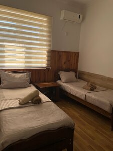 Guest House Olive (Leselidze street No:38A, Rustavi), otel  Rustavi'den (Bostandere'den)