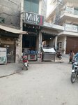 Malik one farm's milk shop (Arain Street No:226, BOR Society), bebek besleme merkezleri  Lahor'dan