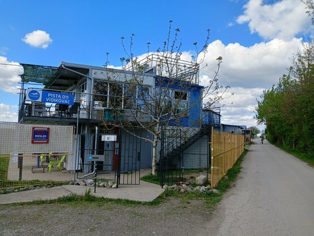 Kafe Pista 011, Dünya, foto