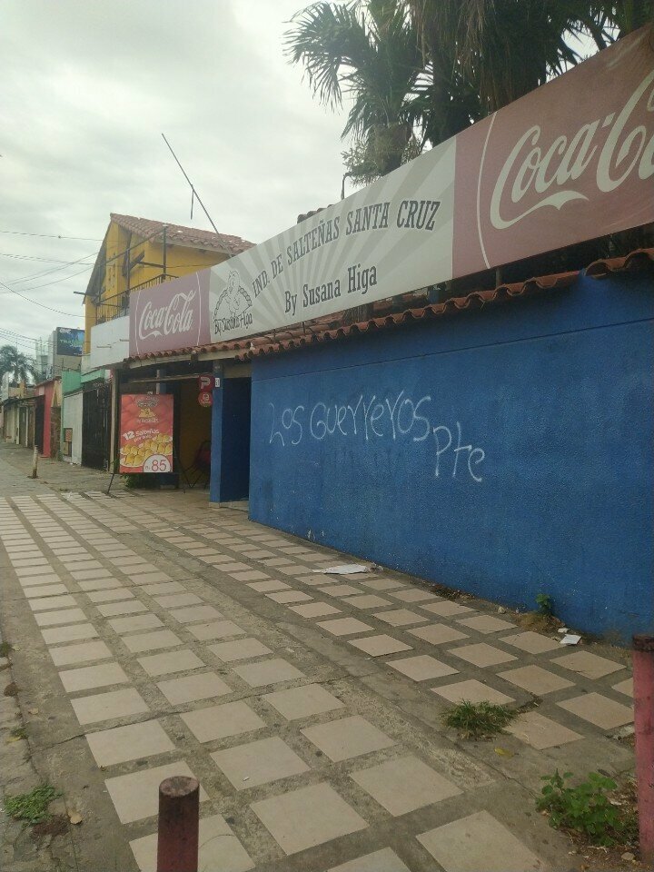 Fast food Industrias De Salteña Santa Cruz by Susana Higa, Santa‑Krus, foto