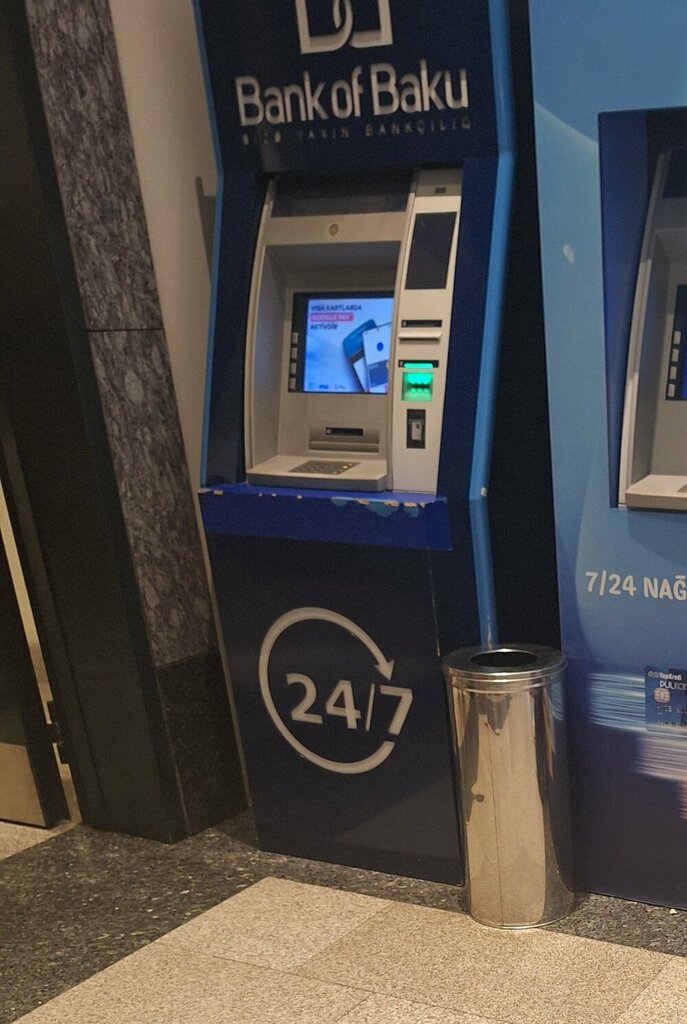 ATM'ler Bank of Baku, Bakü, foto