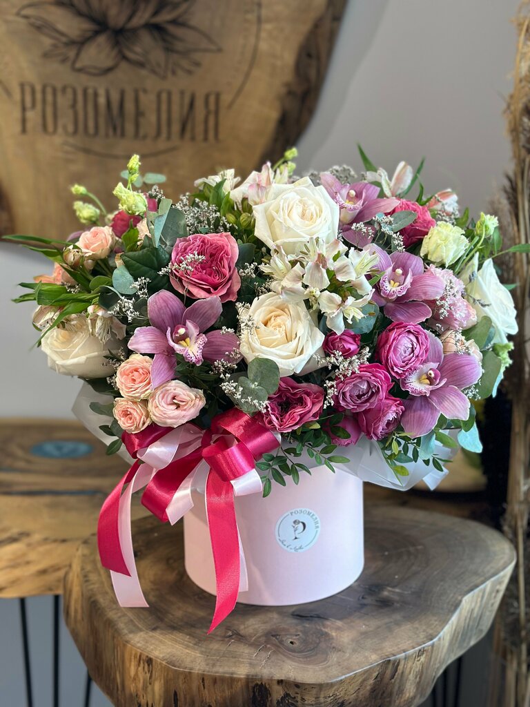 Çiçekçiler Rozomeliya, Novokuybyşevsk, foto