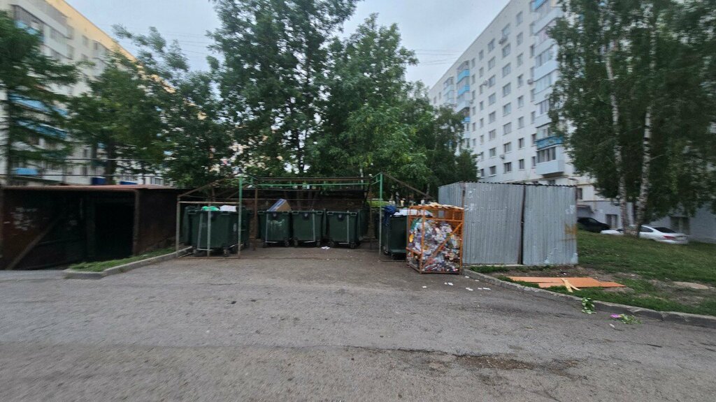 Ayrı çöp toplama noktası Waste sorting, Ufa, foto