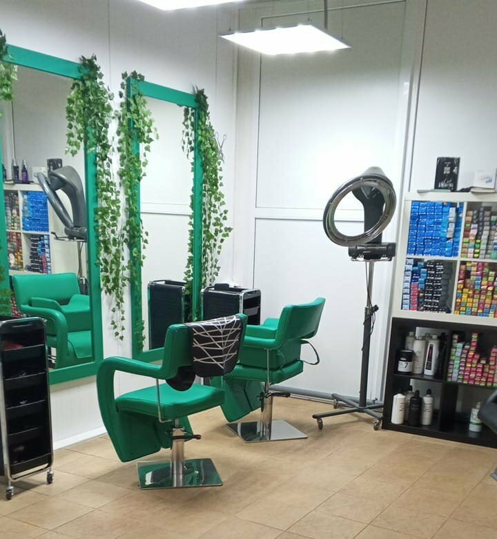 Kuaförler The hairdresser is a colorist, Podolsk, foto