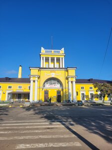 Luga (prospekt Kirova No:56, Luga), otel  Luga'dan