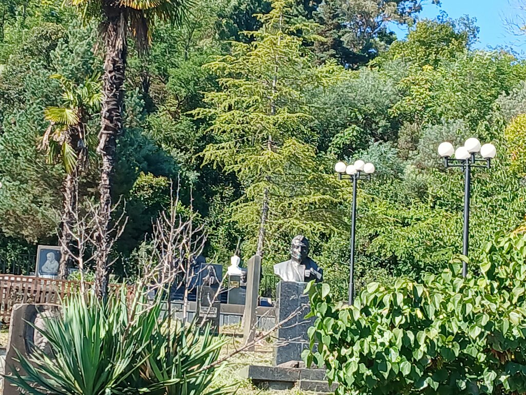 Park, sokak heykeli Пантеон писателей, Suhum, foto