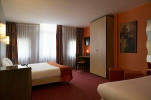 Brit Hotel Chinon le Lion d'Or (Centre-Val de Loire, Indre-et-Loire, Arrondissement de Chinon, Chinon, Quai Jeanne d'Arc), otel