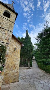 Mission Compound of St. Mary Magdalena (Tveria, Derekh Gdud Barak), manastır  Tiberya'dan
