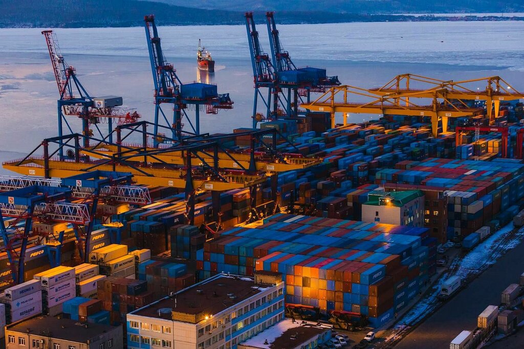 Konteyner nakliyatı Radius, Vladivostok, foto