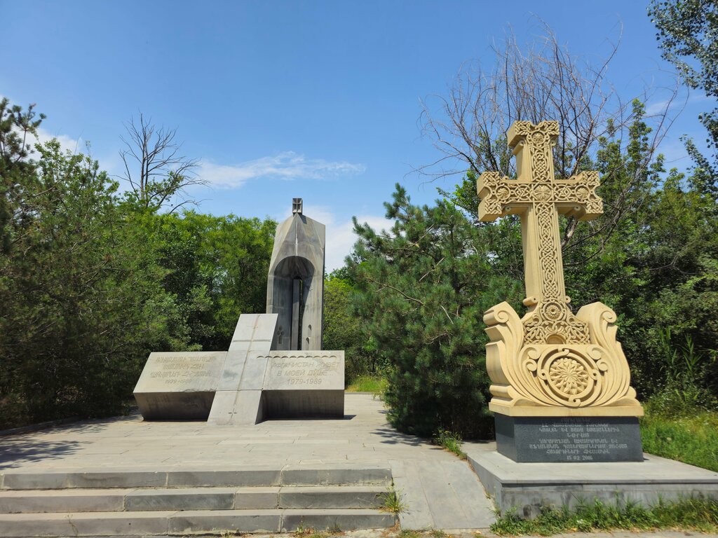 Anıt, heykel To the soldiers in Afghanistan, Erivan, foto