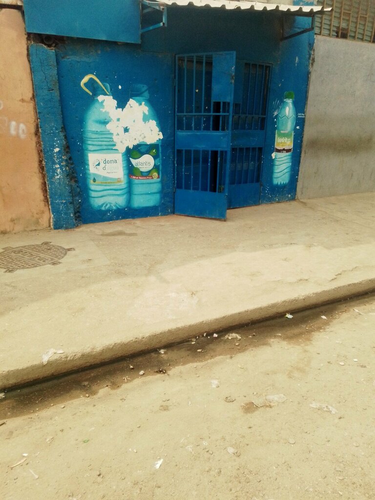 Su satışı Atlas cantina, Loanda, foto