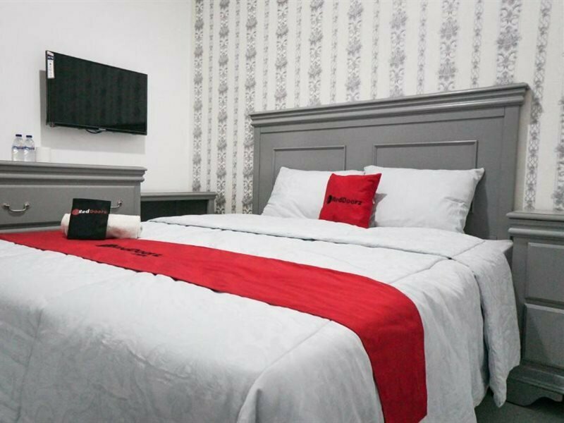 Otel RedDoorz Plus @ Tlogomas, Malang, foto