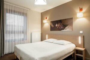 Nehô Suites Porte de Genève (Auvergne-Rhône-Alpes, Haute-Savoie, Arrondissement de Saint-Julien-en-Genevois, Annemasse, Avenue Émile Zola), otel  Annemasse'tan