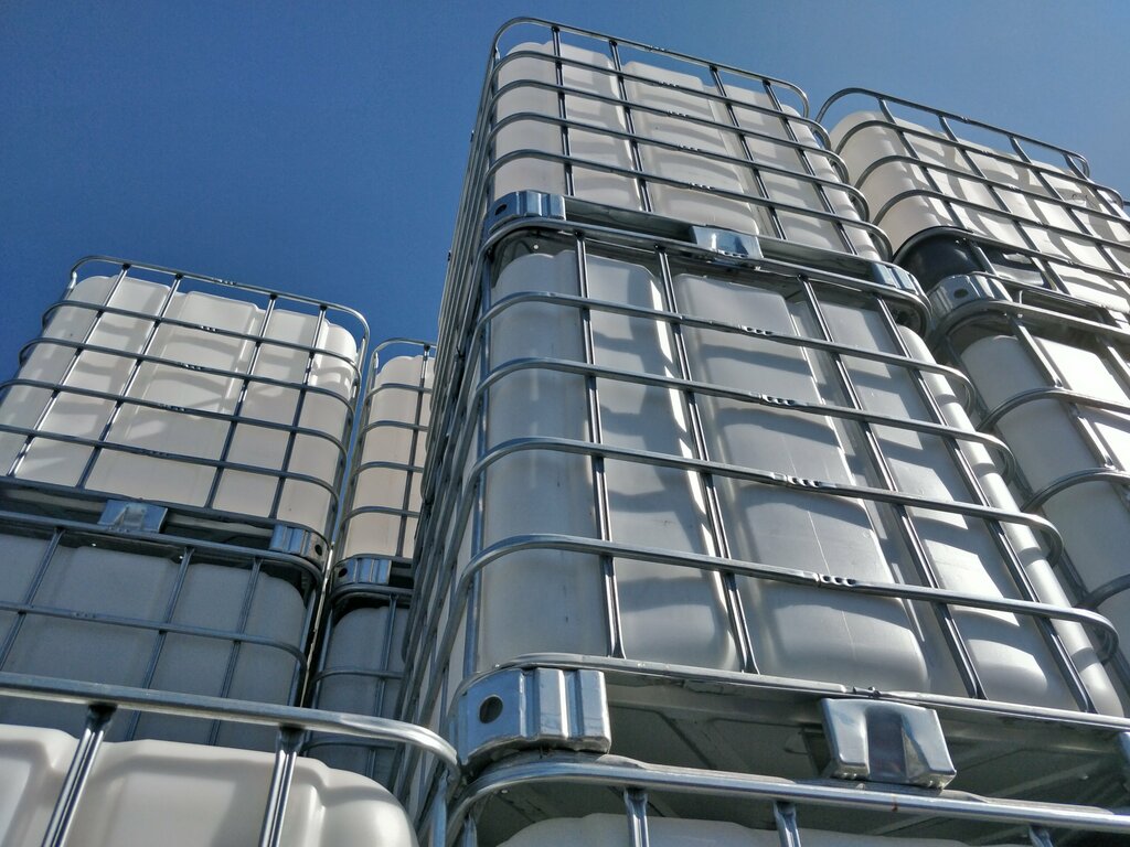 Rezervuar ve sıvı nakliye ekipmanları Kuby, Krasnodarski krayı, foto