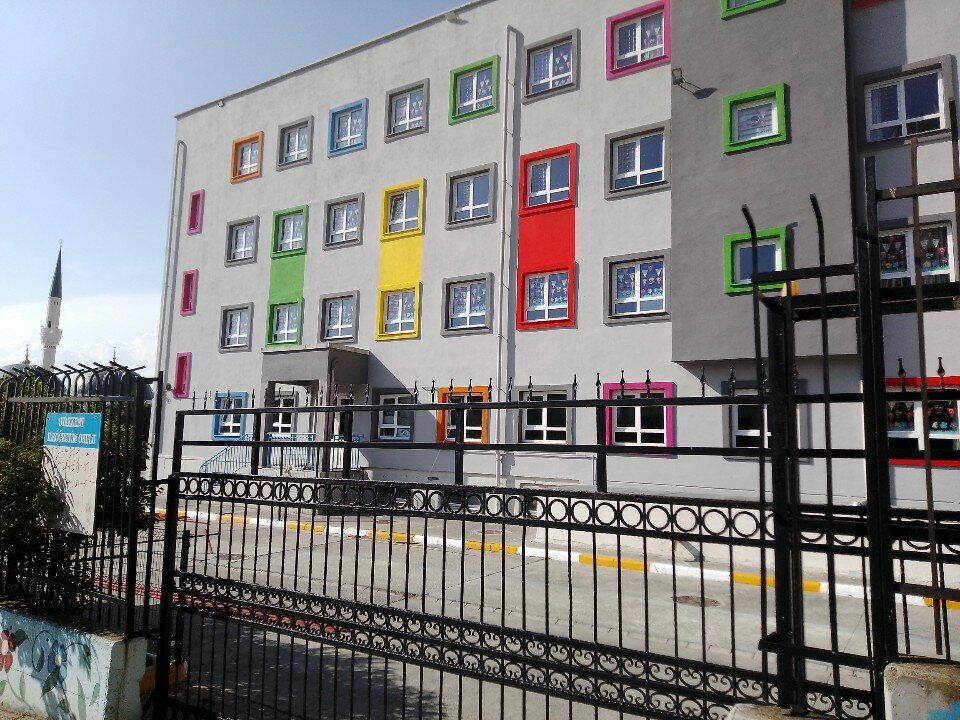 Ortaokul Oyakkent Ortaokulu, İstanbul, foto