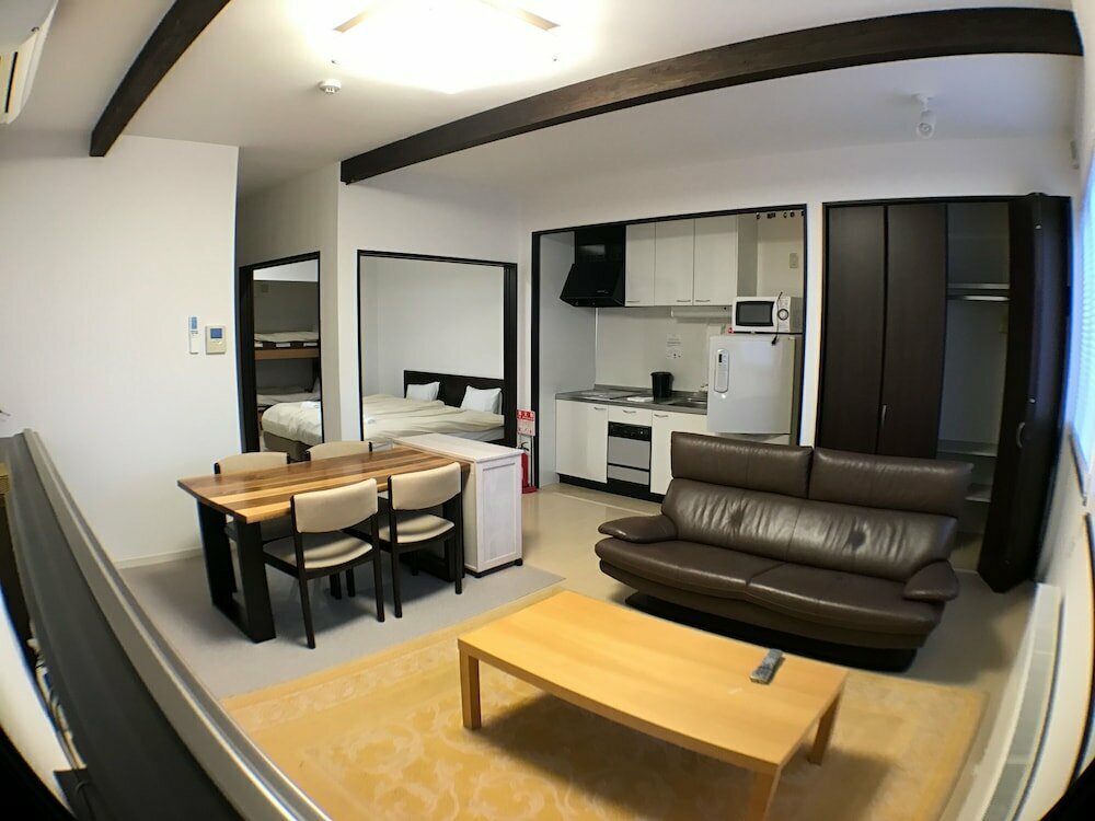 Otel Tsuru Apartments, , foto