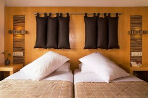 Olia Hotel (Nissi Tourlos), otel  Dünya'dan