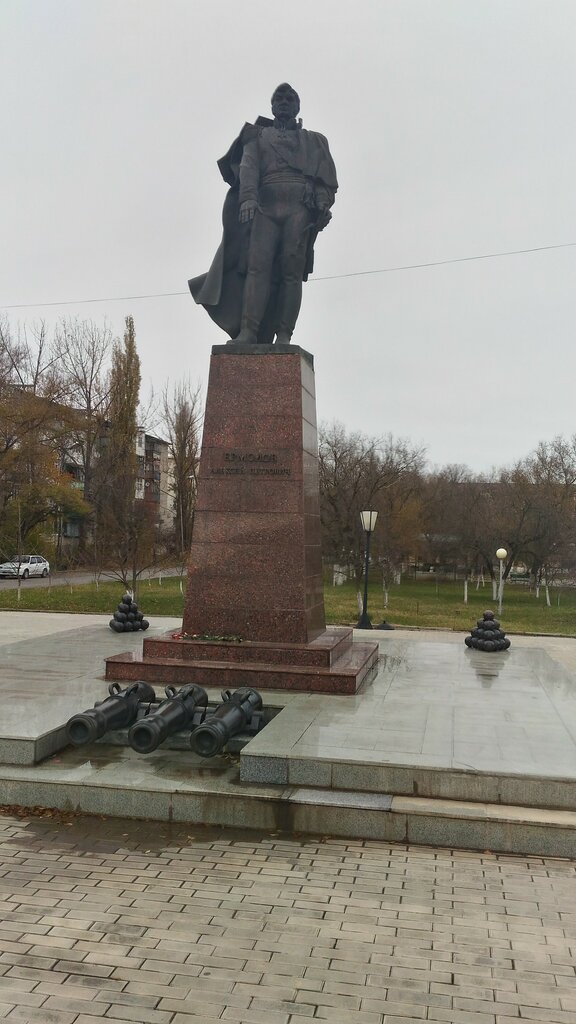 Anıt, heykel А.П. Ермолов, Mineralniye Vodi, foto