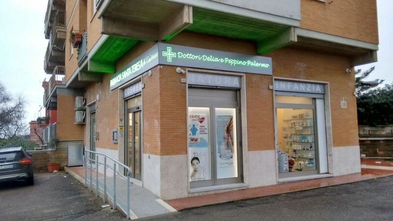 Kozmetik ve parfümeri mağazaları Farmacia Santa Teresa, , foto