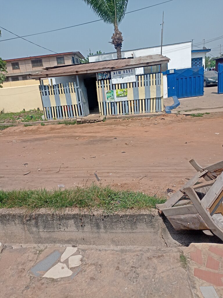 Bar New Base, Akra, foto