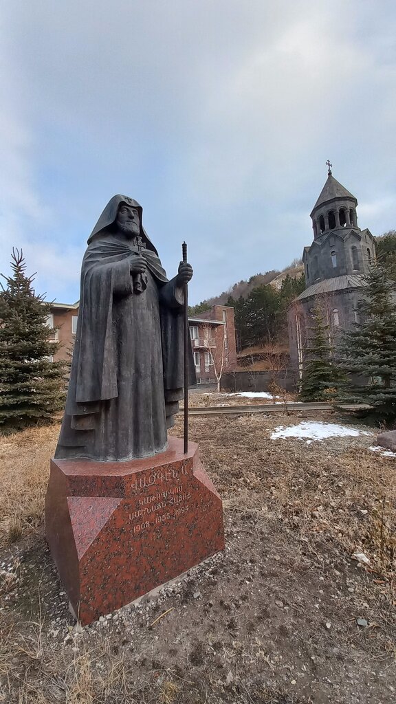 Anıt, heykel Anania Shirakatsi, Sevan, foto