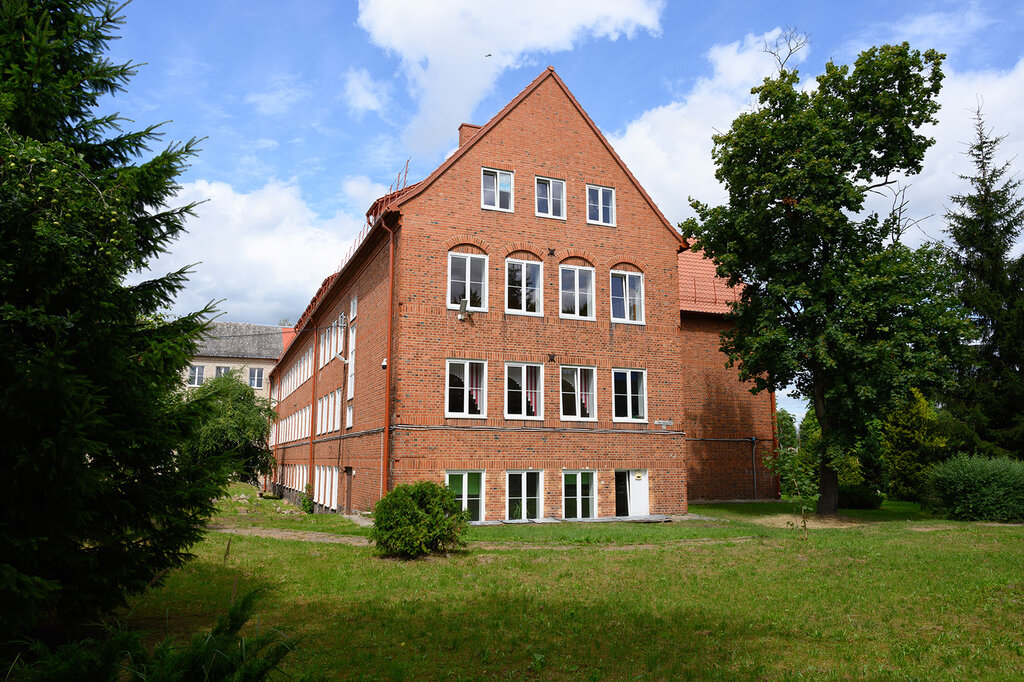 Turistik yerler Здание школы, Pravdinsk, foto