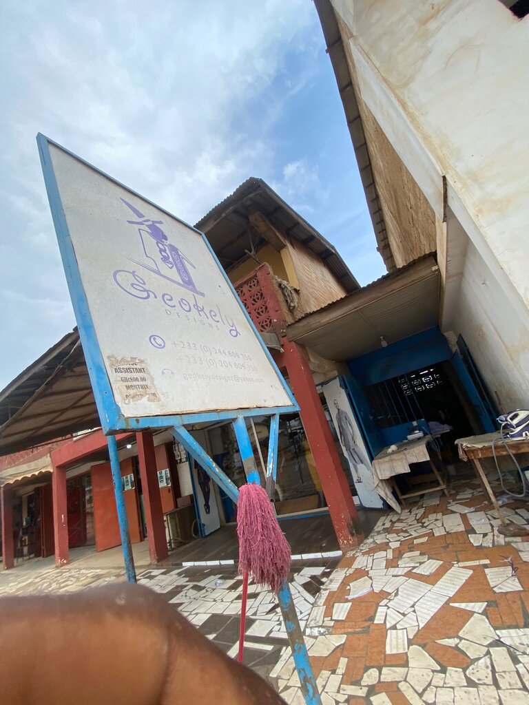 Giyim mağazası Geokely Designs, Akra, foto