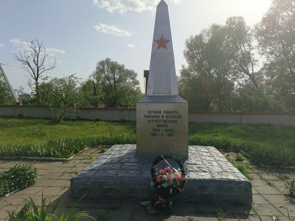 Anıt, heykel Воинам, павшим в годы Великой Отечественной войны, Saratovskaya oblastı, foto