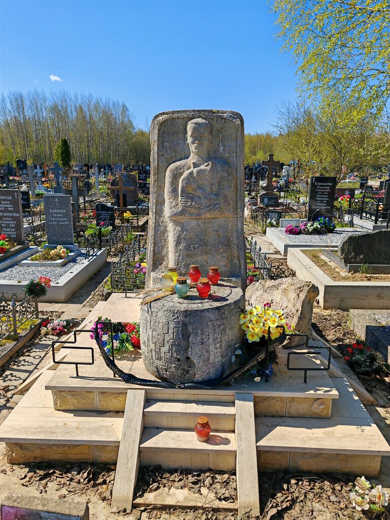 Ünlü kişilerin mezarları Историк Юрий Валентинович Кнорозов, Saint‑Petersburg ve Leningradskaya oblastı, foto