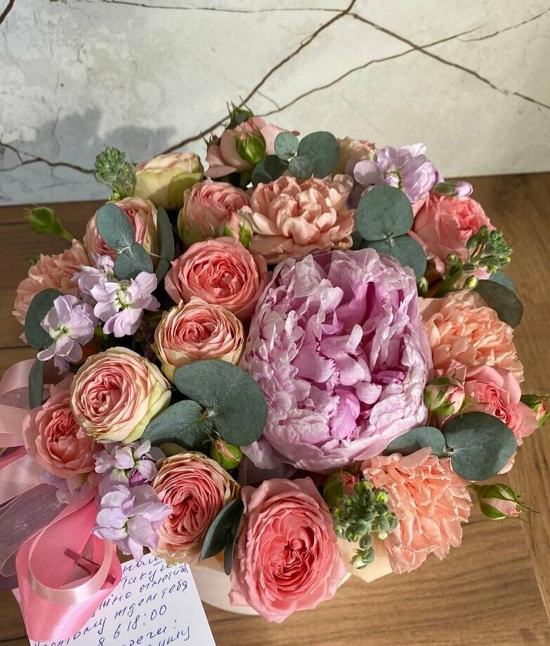 Çiçekçiler Цветы у дома, Samarskaya oblastı, foto