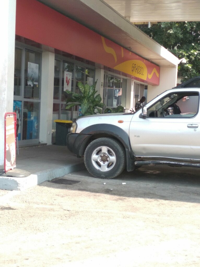 Benzin istasyonu Bombas вa Sonangol, Loanda, foto