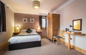 Redwood House Hotel (Scotland, Highland, Isle of Skye), otel  Highland Konsey Alanı'ndan