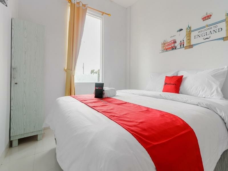 Otel RedDoorz Plus near Taman Rasuna Menteng, Cakarta, foto