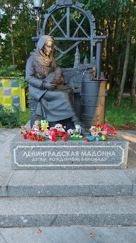 Anıt, heykel Ленинградская Мадонна, детям, рожденным в блокаду, Vsevolgsk, foto
