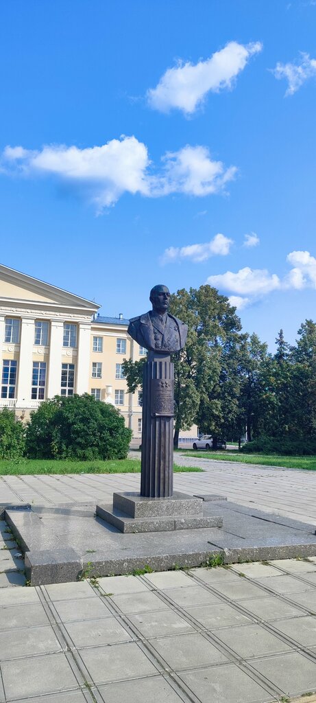 Anıt, heykel Памятник-бюст П. В. Дементьеву, Kazan, foto
